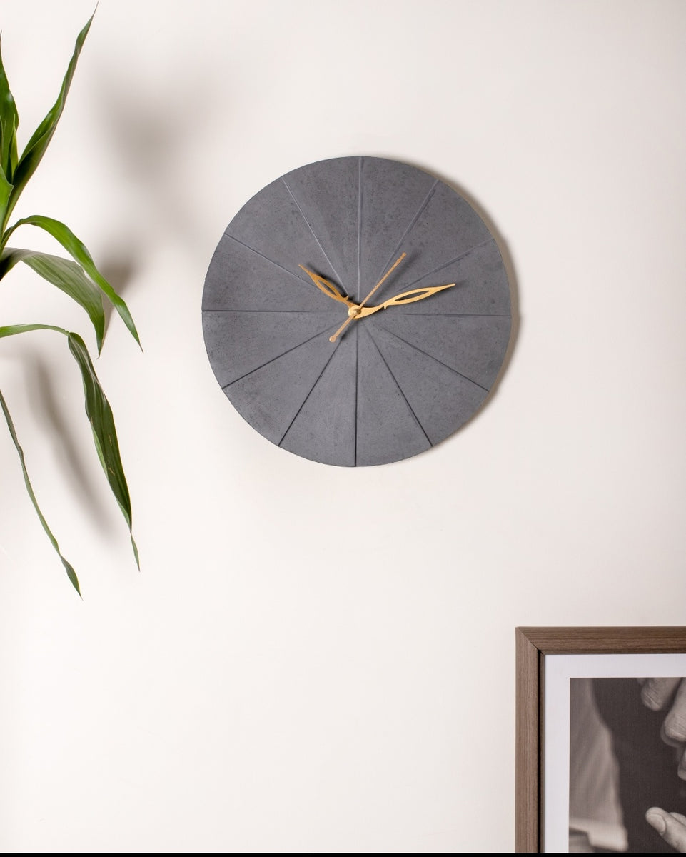 Minimalist 12" Concrete Clock - Round – Yours Concretely